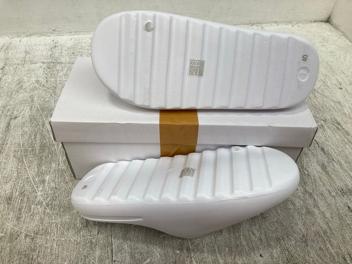 John Pye Auctions - SOLE LONDON RUBBER SLIDERS IN WHITE SIZE: 7 ...