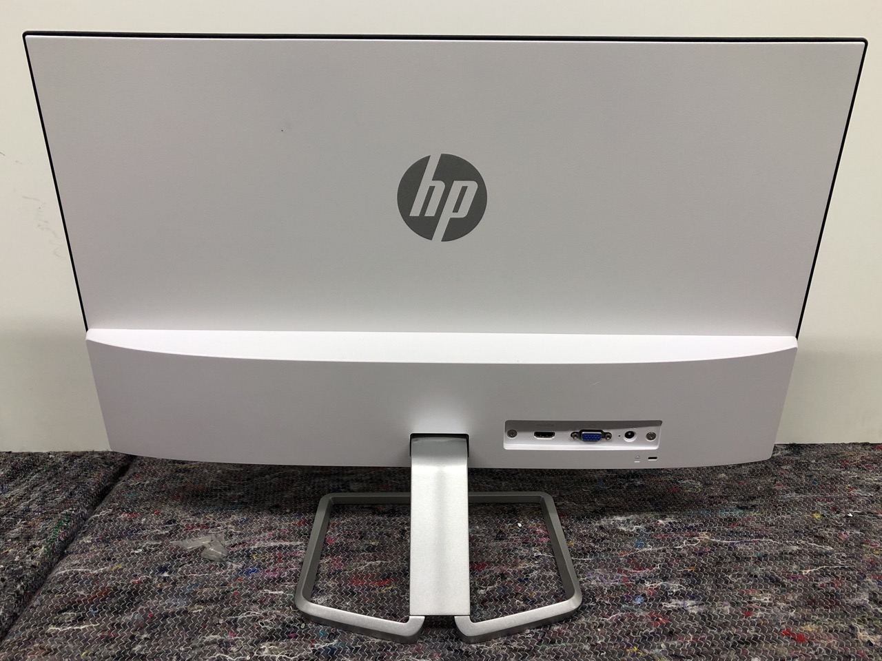 John Pye Auctions - HP 24" MONITOR MODEL: 24FW (WITH POWER SUPPLY UNIT ...