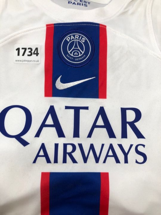John Pye Auctions - NIKE CHILDRENS ICI C'EST PARIS QATAR AIRWAYS LOGO ...