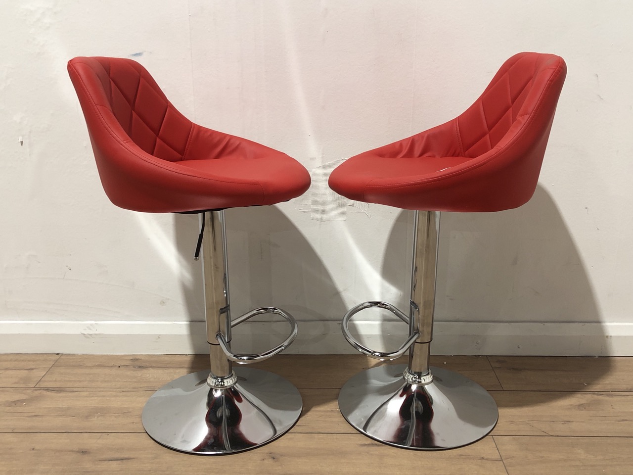 John Pye Auctions - 2X SIEMENS HEIGHT ADJUSTABLE SWIVEL BAR STOOLS IN RED