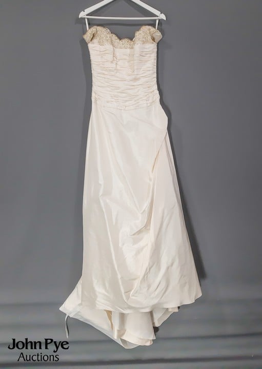 John Pye Auctions - White Rose Wedding Dress, UK Size 12