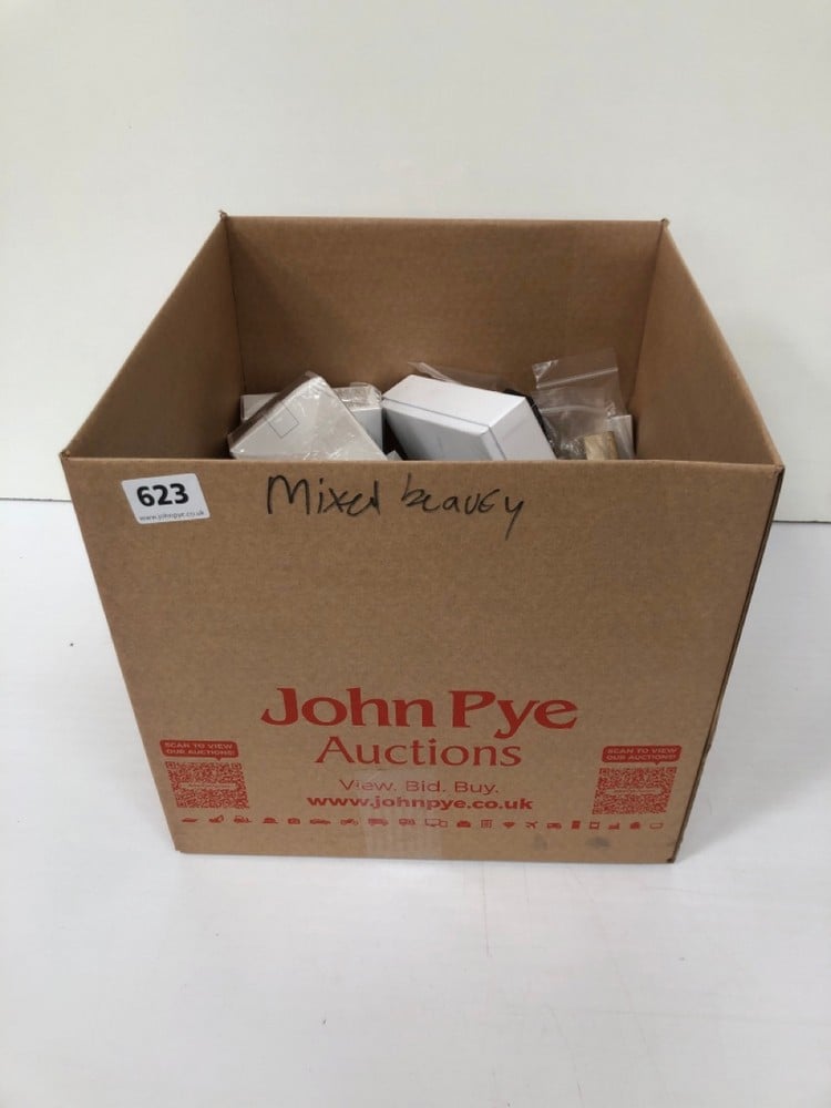 John Pye Auctions - BOX OF ASSORTED BEAUTY ITEMS TO INCLUDE CHAMPNEYS ...