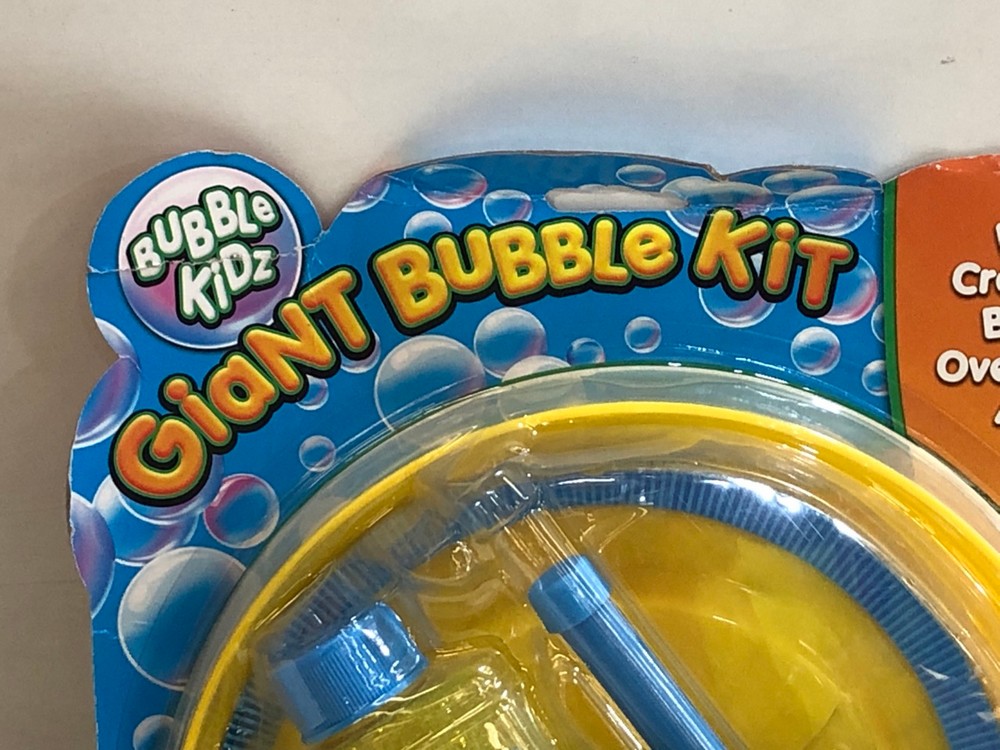 John Pye Auctions - BOX OF ASSORTED TOYS TO INCLUDE BUBBLE KIDZ GIANT BUBBLE KIT (ROW 5)